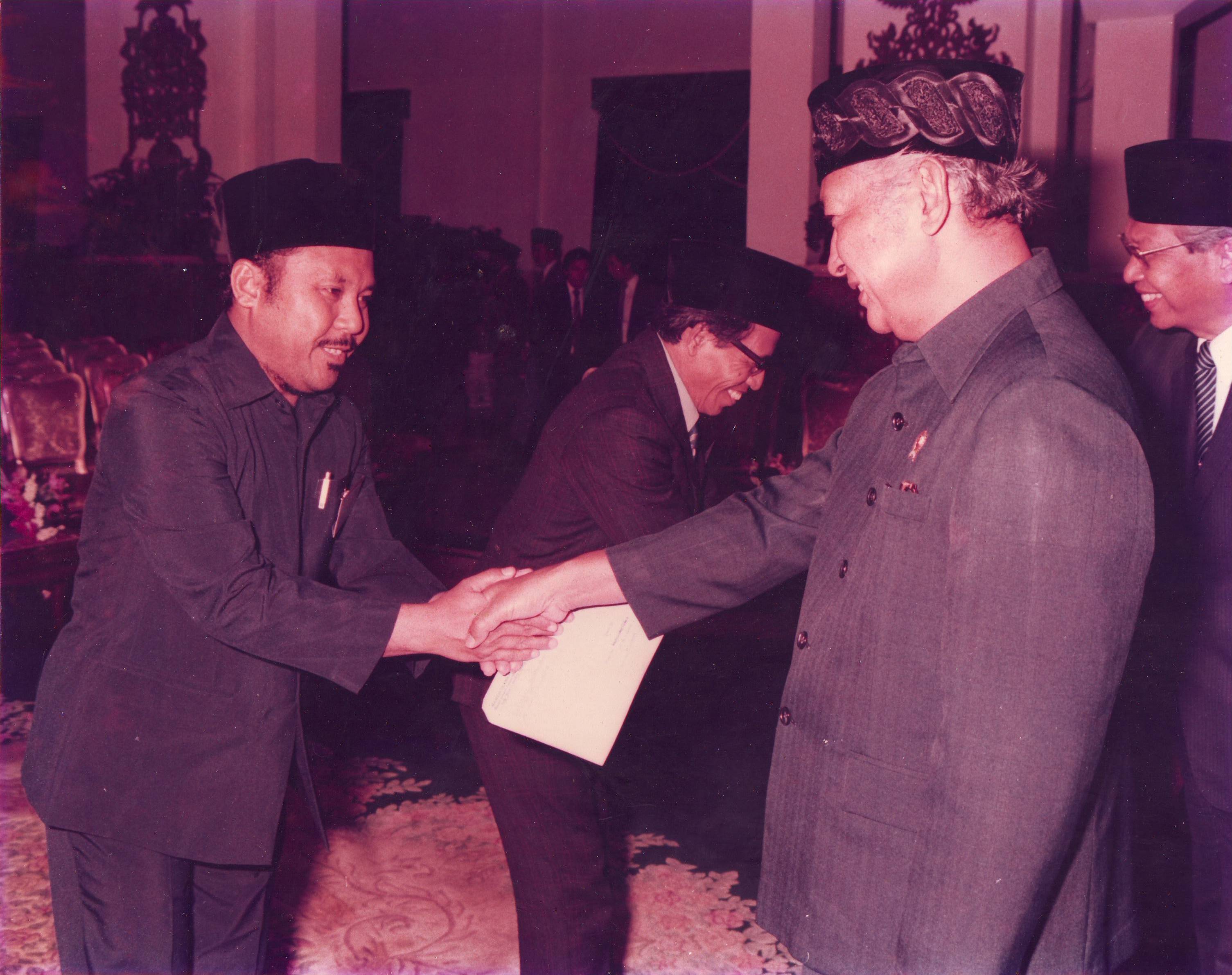 Pesona Lisan dan Tulisan Abdullah Said - Hidayatullah Surabaya Pendiri ...